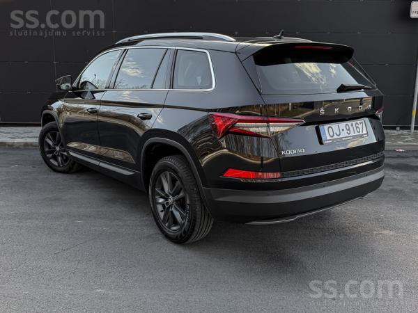 Black Skoda Kodiaq 2022 in Jelgava, with an engine capacity of 2.00 L and mileage of 118 thousand km for 23500 €, photo 4 on AUTOMOTO.COM.LV