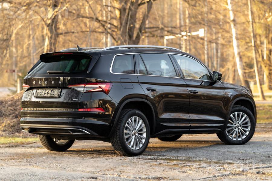 Black Skoda Kodiaq 2022 in Riga, with an engine capacity of 2.00 L and mileage of 195 thousand km for 25890 €, photo 5 on AUTOMOTO.COM.LV