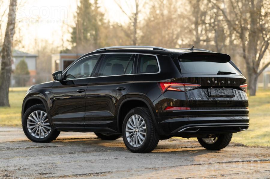 Black Skoda Kodiaq 2022 in Riga, with an engine capacity of 2.00 L and mileage of 195 thousand km for 25890 €, photo 7 on AUTOMOTO.COM.LV