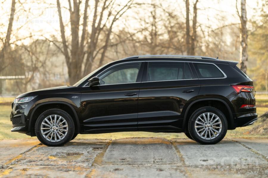 Black Skoda Kodiaq 2022 in Riga, with an engine capacity of 2.00 L and mileage of 195 thousand km for 25890 €, photo 12 on AUTOMOTO.COM.LV