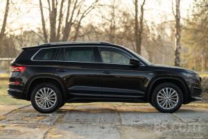 Black Skoda Kodiaq 2022 in Riga, with an engine capacity of 2.00 L and mileage of 195 thousand km for 25890 €, photo 13 on AUTOMOTO.COM.LV