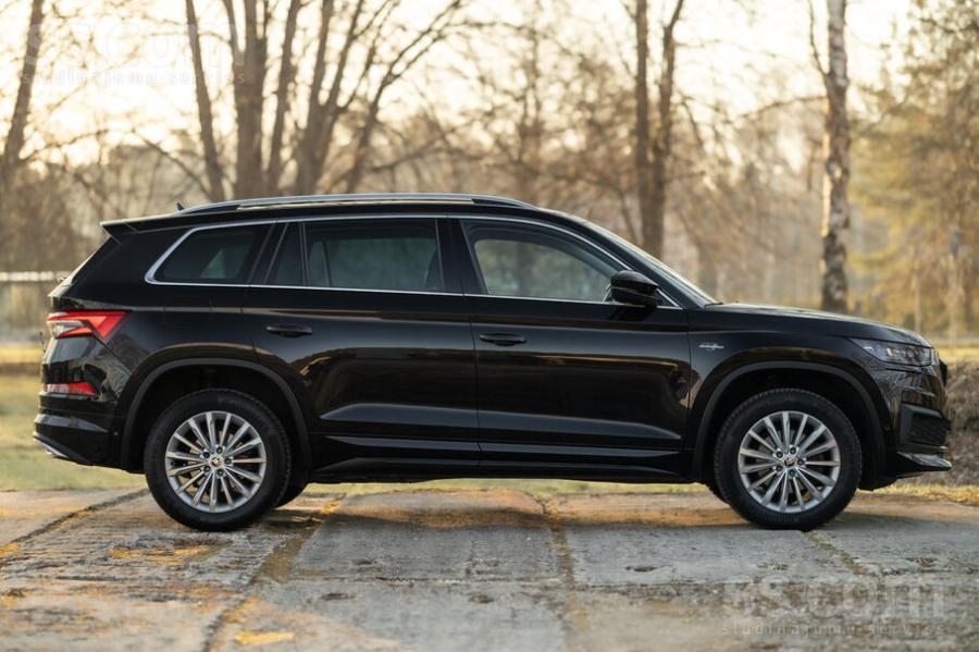 Black Skoda Kodiaq 2022 in Riga, with an engine capacity of 2.00 L and mileage of 195 thousand km for 25890 €, photo 13 on AUTOMOTO.COM.LV
