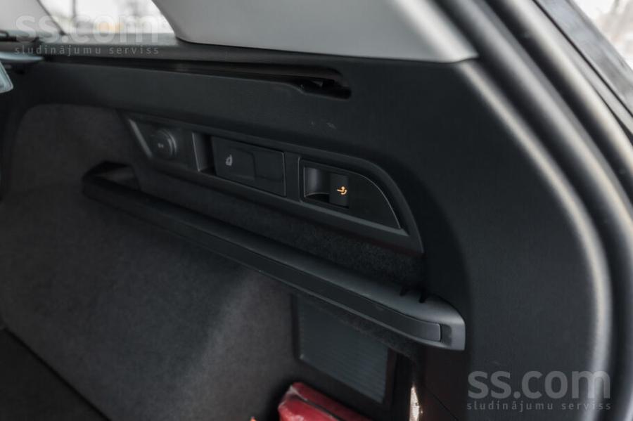 Black Skoda Kodiaq 2022 in Riga, with an engine capacity of 2.00 L and mileage of 195 thousand km for 25890 €, photo 25 on AUTOMOTO.COM.LV