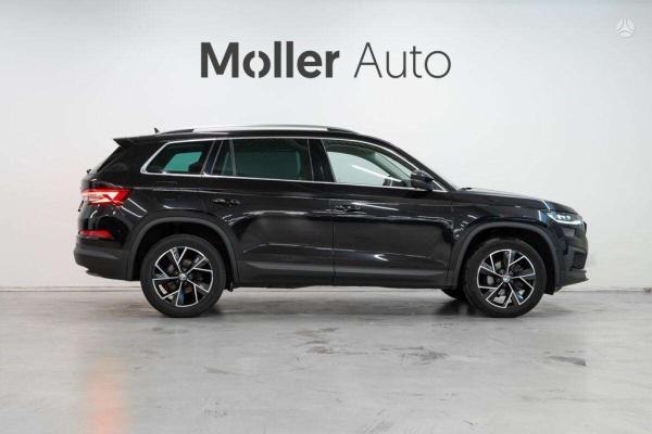 Black Skoda Kodiaq 2022 in Vilnius, with an engine capacity of 2.00 L and mileage of 144 thousand km for 25950 €, photo 4 on AUTOMOTO.COM.LV
