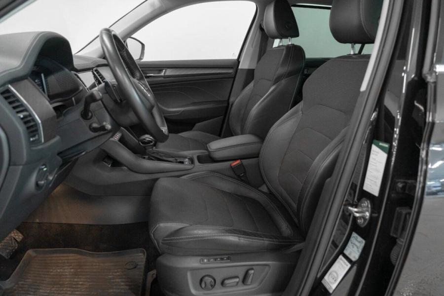 Black Skoda Kodiaq 2022 in Vilnius, with an engine capacity of 2.00 L and mileage of 144 thousand km for 25950 €, photo 12 on AUTOMOTO.COM.LV