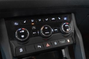 Black Skoda Kodiaq 2022 in Vilnius, with an engine capacity of 2.00 L and mileage of 144 thousand km for 25950 €, photo 20 on AUTOMOTO.COM.LV