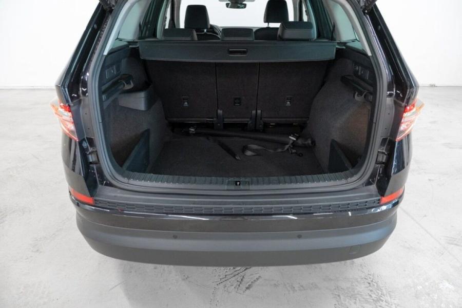 Black Skoda Kodiaq 2022 in Vilnius, with an engine capacity of 2.00 L and mileage of 144 thousand km for 25950 €, photo 24 on AUTOMOTO.COM.LV