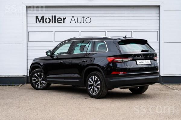 Black Skoda Kodiaq 2022 in Riga, with an engine capacity of 2.00 L and mileage of 144 thousand km for 23950 €, photo 4 on AUTOMOTO.COM.LV
