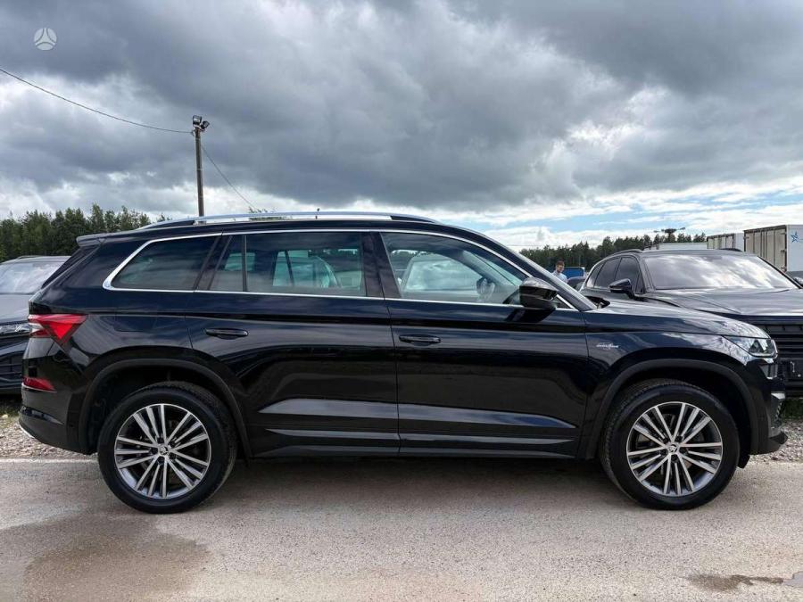 Black Skoda Kodiaq 2022 in Vilnius, with an engine capacity of 1.97 L and mileage of 163 thousand km for 26400 €, photo 6 on AUTOMOTO.COM.LV