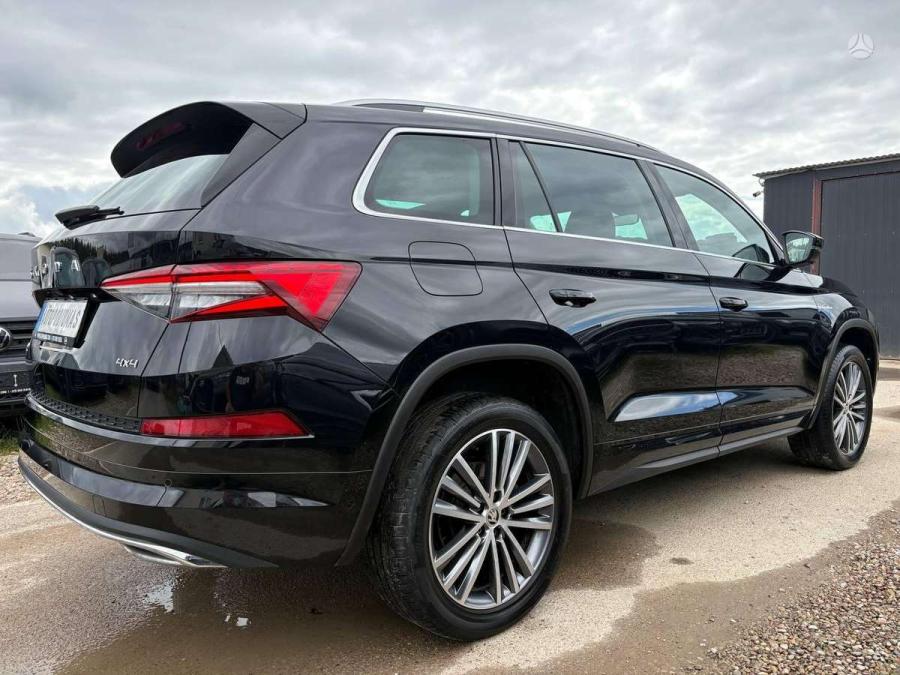 Black Skoda Kodiaq 2022 in Vilnius, with an engine capacity of 1.97 L and mileage of 163 thousand km for 26400 €, photo 7 on AUTOMOTO.COM.LV