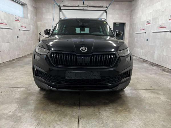 Black Skoda Kodiaq 2022 in Marijampole, with an engine capacity of 1.50 L and mileage of 198 thousand km for 22978 €, photo 2 on AUTOMOTO.COM.LV