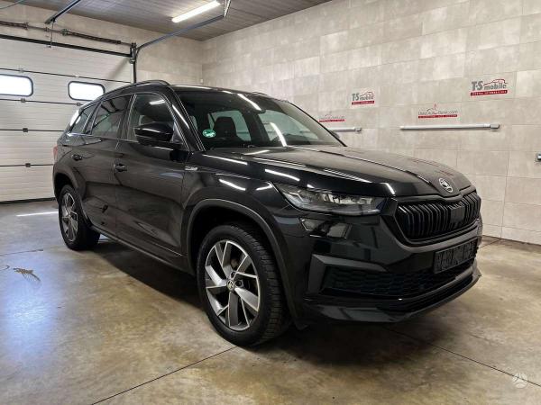 Black Skoda Kodiaq 2022 in Marijampole, with an engine capacity of 1.50 L and mileage of 198 thousand km for 22978 €, photo 3 on AUTOMOTO.COM.LV