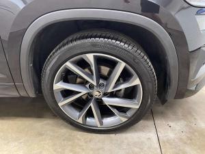 Melns Skoda Kodiaq 2022 Marijampole, ar dzinēja tilpumu 1.50 L un nobraukumu 182 tūkst. km par 24805 €, foto 27 vietnē AUTOMOTO.COM.LV