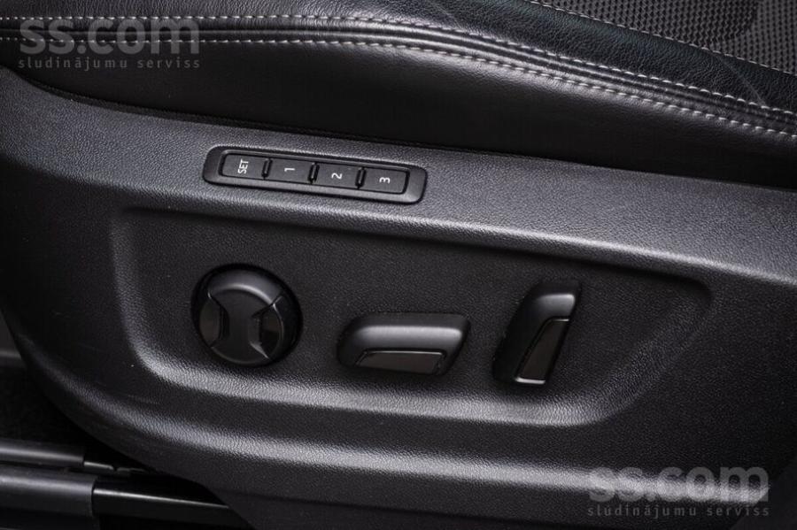 Black Skoda Kodiaq 2022 in Riga, with an engine capacity of 2.00 L and mileage of 147 thousand km for 24950 €, photo 25 on AUTOMOTO.COM.LV