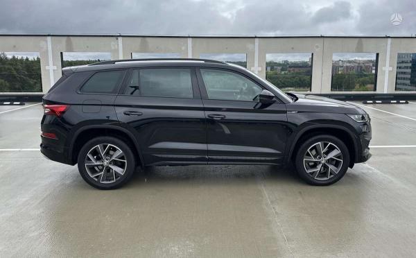 Melns Skoda Kodiaq 2022 Viļņa, ar dzinēja tilpumu 1.97 L un nobraukumu 68 tūkst. km par 31250 €, foto 4 vietnē AUTOMOTO.COM.LV