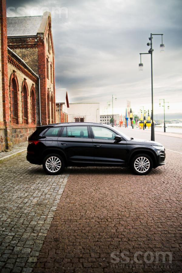 Black Skoda Kodiaq 2022 in Riga, with an engine capacity of 2.00 L and mileage of 194 thousand km for 19990 €, photo 4 on AUTOMOTO.COM.LV