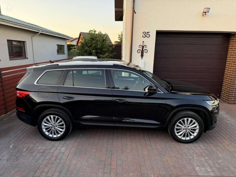 Black Skoda Kodiaq 2022 in Siauliai, with an engine capacity of 1.50 L and mileage of 219 thousand km for 21290 €, photo 5 on AUTOMOTO.COM.LV