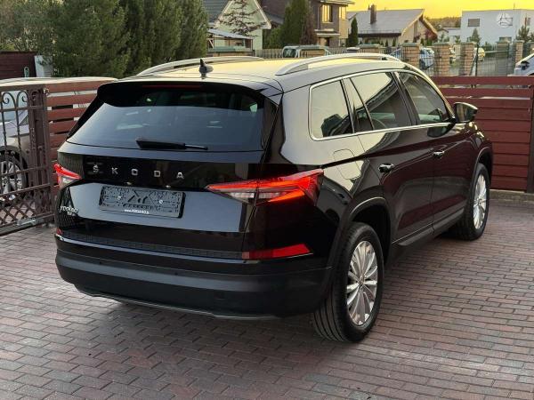 Black Skoda Kodiaq 2022 in Siauliai, with an engine capacity of 1.50 L and mileage of 219 thousand km for 21290 €, photo 5 on AUTOMOTO.COM.LV