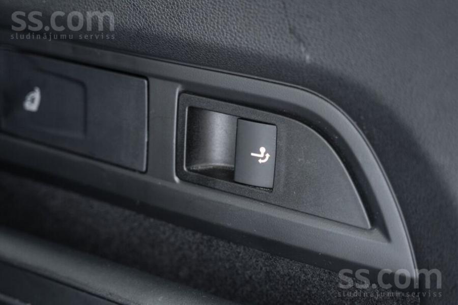 Black Skoda Kodiaq 2022 in Riga, with an engine capacity of 2.00 L and mileage of 145 thousand km for 26500 €, photo 15 on AUTOMOTO.COM.LV