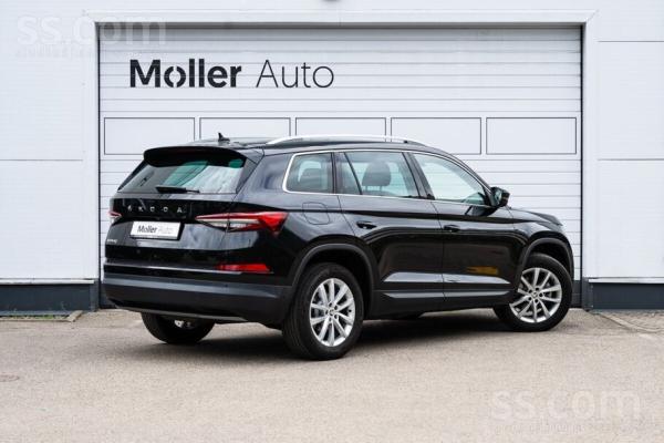 Black Skoda Kodiaq 2022 in Riga, with an engine capacity of 2.00 L and mileage of 158 thousand km for 23950 €, photo 4 on AUTOMOTO.COM.LV