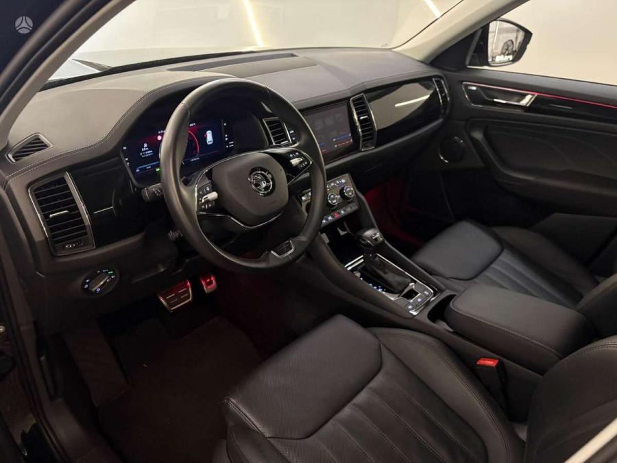 Black Skoda Kodiaq 2022 in Marijampole, with an engine capacity of 1.97 L and mileage of 139 thousand km for 28999 €, photo 3 on AUTOMOTO.COM.LV