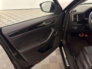 Black Skoda Kodiaq 2022 in Marijampole, with an engine capacity of 1.97 L and mileage of 139 thousand km for 28999 €, photo 31 on AUTOMOTO.COM.LV