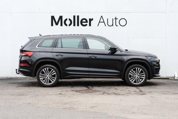 Skoda Kodiaq 2022 in Riga on AUTOMOTO.COM.LV Black Skoda Kodiaq 2022 in Riga, with an engine capacity of 2.00 L and mileage of 93 thousand km for 32500 €, photo 6 on AUTOMOTO.COM.LV