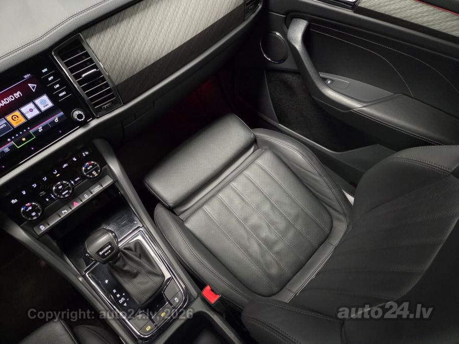 Melns Skoda Kodiaq 2022 Tallina, ar dzinēja tilpumu 2.00 L un nobraukumu 137 tūkst. km par 26900 €, foto 16 vietnē AUTOMOTO.COM.LV
