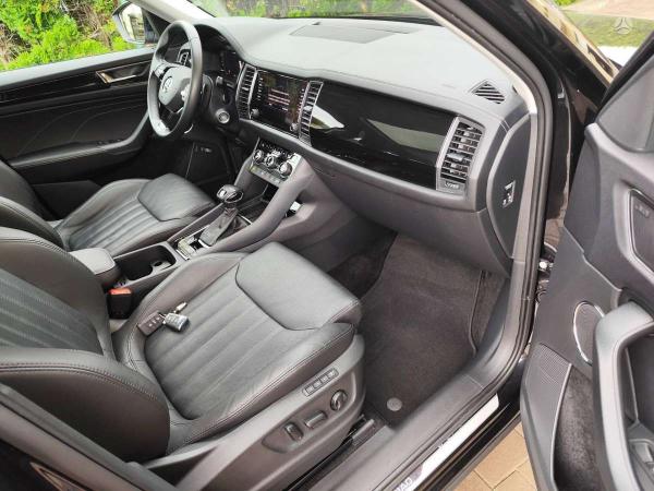 Melns Skoda Kodiaq 2022 Kalvarija, ar dzinēja tilpumu 1.50 L un nobraukumu 158 tūkst. km par 27770 €, foto 9 vietnē AUTOMOTO.COM.LV
