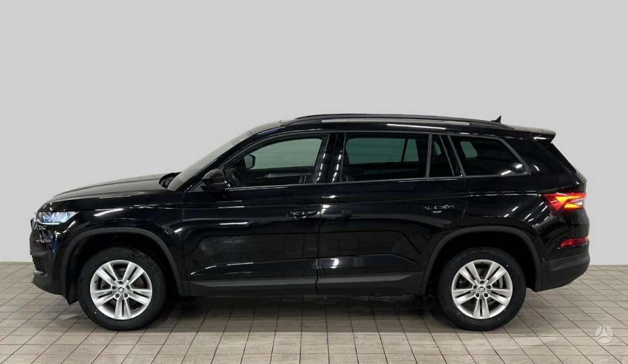 Black Skoda Kodiaq 2023 in Kaunas, with an engine capacity of 1.97 L and mileage of 33 thousand km for 29500 €, photo 2 on AUTOMOTO.COM.LV