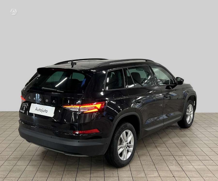 Black Skoda Kodiaq 2023 in Kaunas, with an engine capacity of 1.97 L and mileage of 33 thousand km for 29500 €, photo 4 on AUTOMOTO.COM.LV