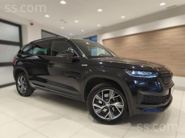 Melns Skoda Kodiaq 2023 Rīga, ar dzinēja tilpumu 2.00 L un nobraukumu 19 tūkst. km par 34990 €, foto 1 vietnē AUTOMOTO.COM.LV