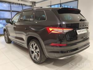 Black Skoda Kodiaq 2023 in Riga, with an engine capacity of 2.00 L and mileage of 19 thousand km for 34990 €, photo 6 on AUTOMOTO.COM.LV