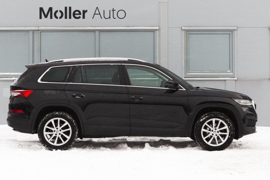 Black Skoda Kodiaq 2023 in Ventspils, with an engine capacity of 2.00 L and mileage of 53 thousand km for 35300 €, photo 6 on AUTOMOTO.COM.LV