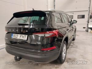 Melns Skoda Kodiaq 2023 Tallina, ar dzinēja tilpumu 2.00 L un nobraukumu 72 tūkst. km par 35900 €, foto 2 vietnē AUTOMOTO.COM.LV