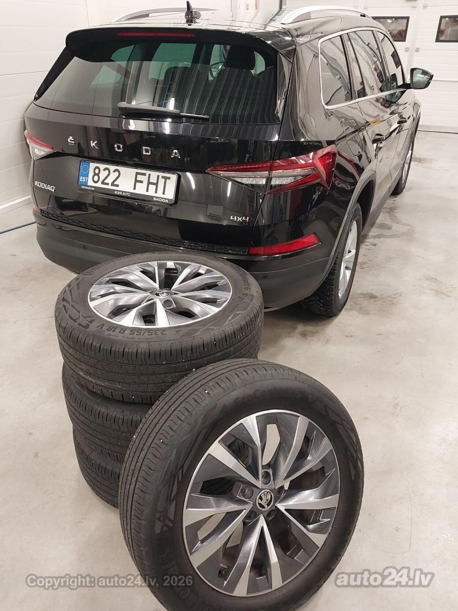 Melns Skoda Kodiaq 2023 Tallina, ar dzinēja tilpumu 2.00 L un nobraukumu 72 tūkst. km par 35900 €, foto 13 vietnē AUTOMOTO.COM.LV
