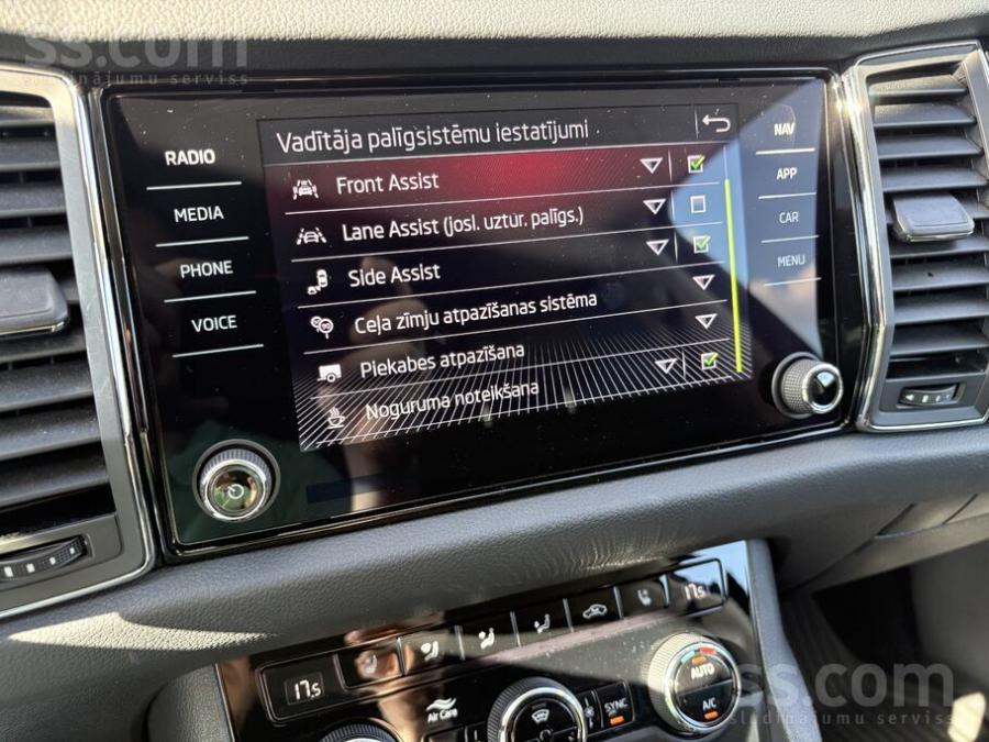 Черный Шкода Kodiaq 2023 в Рига, объемом двигателя 2.00 л и пробегом 48 тыс. км за 35000 €, фото 31 на AUTOMOTO.COM.LV