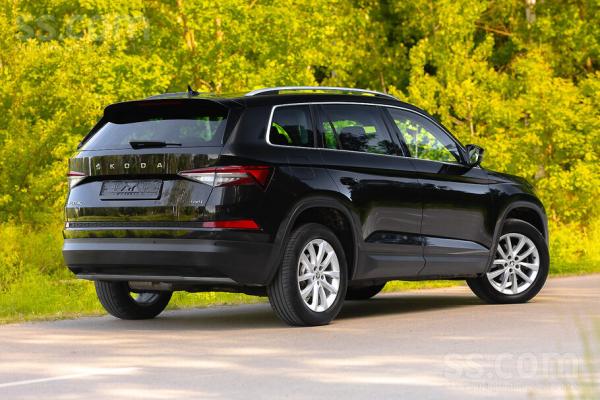 Black Skoda Kodiaq 2023 in Riga, with an engine capacity of 2.00 L and mileage of 222 thousand km for 23300 €, photo 2 on AUTOMOTO.COM.LV