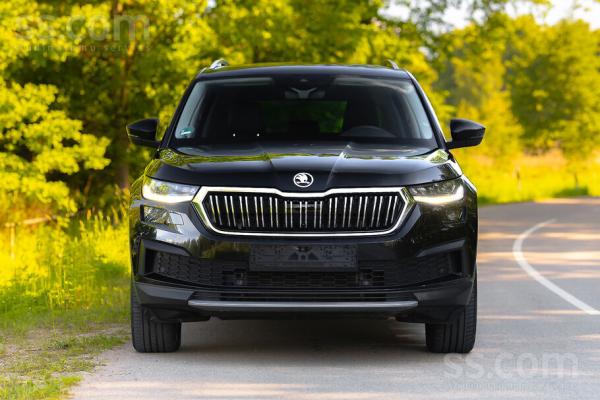 Black Skoda Kodiaq 2023 in Riga, with an engine capacity of 2.00 L and mileage of 222 thousand km for 23300 €, photo 3 on AUTOMOTO.COM.LV