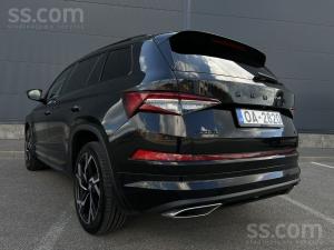 Черный Шкода Kodiaq 2023 в Рига, объемом двигателя 2.00 л и пробегом 58 тыс. км за 35990 €, фото 4 на AUTOMOTO.COM.LV