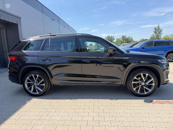 Black Skoda Kodiaq 2023 in Siauliai, with an engine capacity of 1.50 L and mileage of 188 thousand km for 24188 €, photo 3 on AUTOMOTO.COM.LV