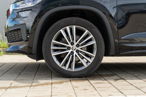 Black Skoda Kodiaq 2023 in Vilnius, with an engine capacity of 2.00 L and mileage of 163 thousand km for 27700 €, photo 3 on AUTOMOTO.COM.LV