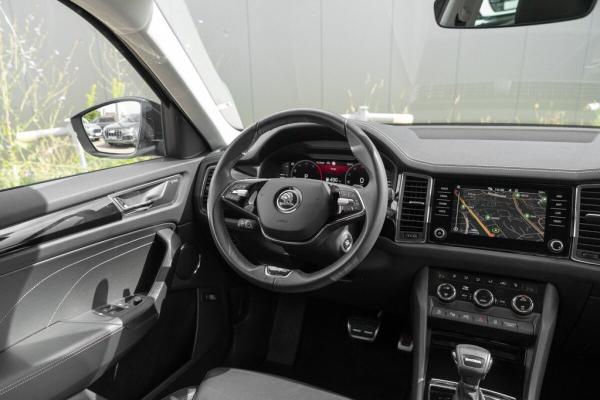 Black Skoda Kodiaq 2023 in Vilnius, with an engine capacity of 2.00 L and mileage of 163 thousand km for 27700 €, photo 9 on AUTOMOTO.COM.LV