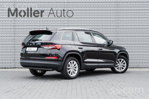 Black Skoda Kodiaq 2023 in Riga, with an engine capacity of 2.00 L and mileage of 122 thousand km for 27000 €, photo 4 on AUTOMOTO.COM.LV