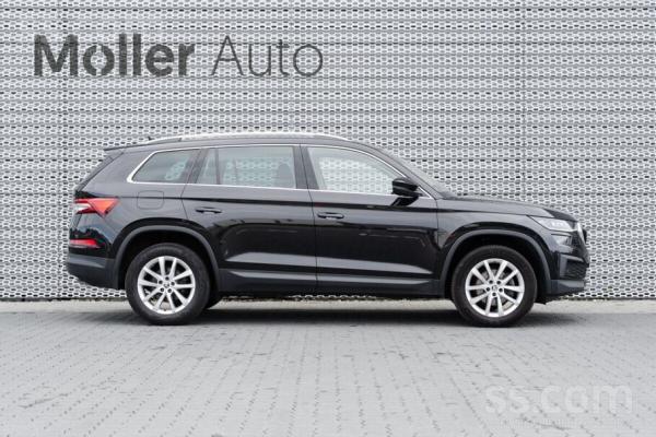 Black Skoda Kodiaq 2023 in Riga, with an engine capacity of 2.00 L and mileage of 122 thousand km for 27000 €, photo 5 on AUTOMOTO.COM.LV