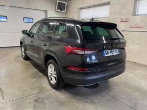 Black Skoda Kodiaq 2023 in Marijampole, with an engine capacity of 1.50 L and mileage of 135 thousand km for 20812 €, photo 5 on AUTOMOTO.COM.LV