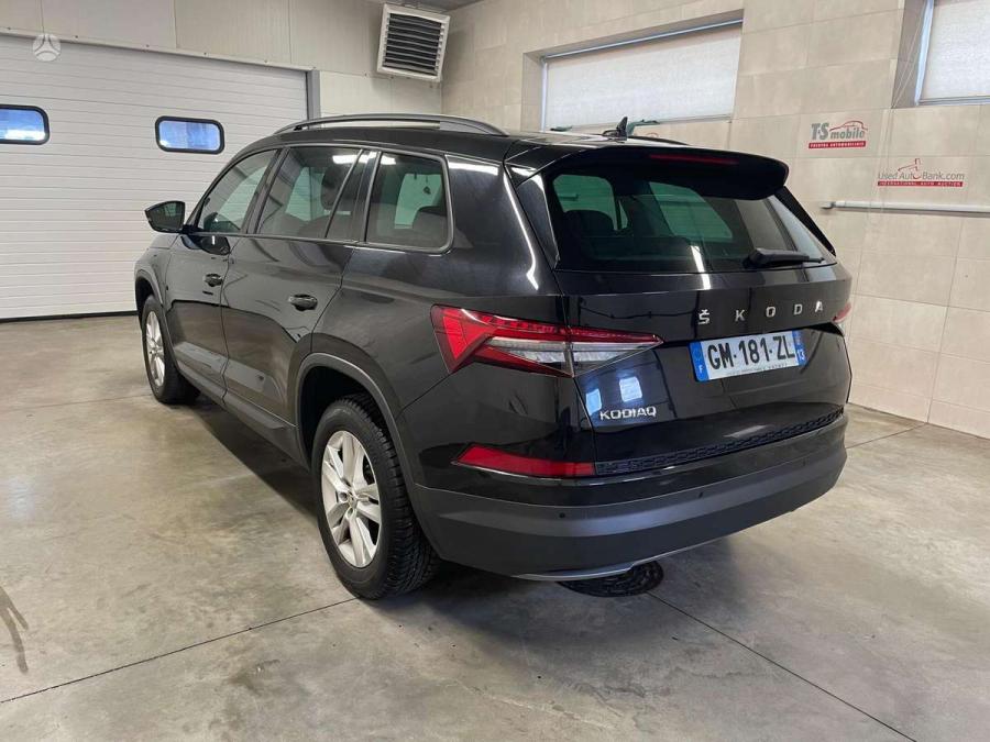 Black Skoda Kodiaq 2023 in Marijampole, with an engine capacity of 1.50 L and mileage of 135 thousand km for 20812 €, photo 5 on AUTOMOTO.COM.LV