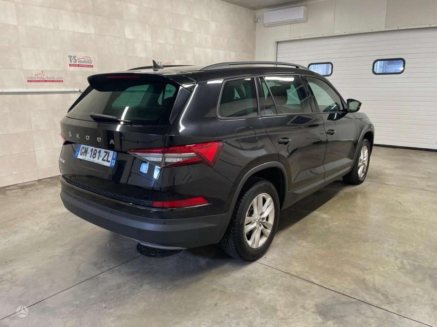 Black Skoda Kodiaq 2023 in Marijampole, with an engine capacity of 1.50 L and mileage of 135 thousand km for 20812 €, photo 7 on AUTOMOTO.COM.LV
