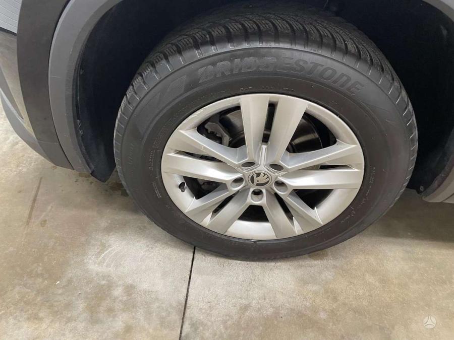 Black Skoda Kodiaq 2023 in Marijampole, with an engine capacity of 1.50 L and mileage of 135 thousand km for 20812 €, photo 18 on AUTOMOTO.COM.LV