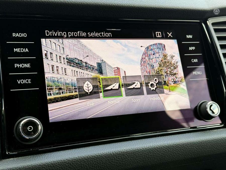 Melns Skoda Kodiaq 2023 Kauņa, ar dzinēja tilpumu 1.50 L un nobraukumu 198 tūkst. km par 25500 €, foto 15 vietnē AUTOMOTO.COM.LV